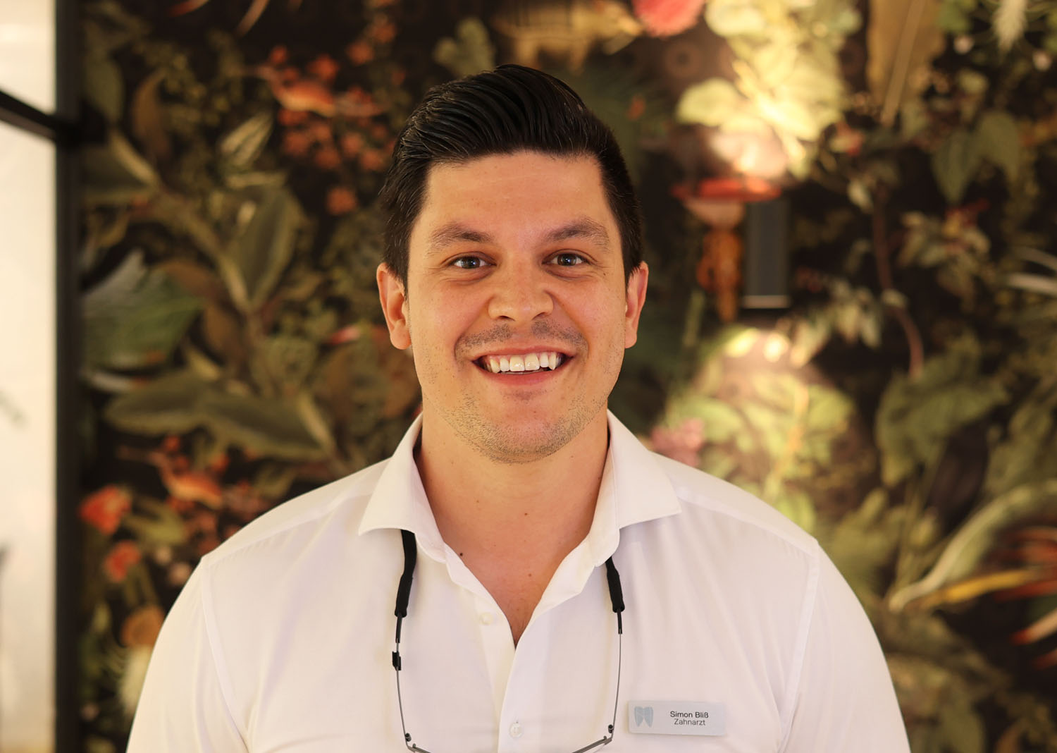 Zahnarzt Simon Bliß | ZIZ Schramberg